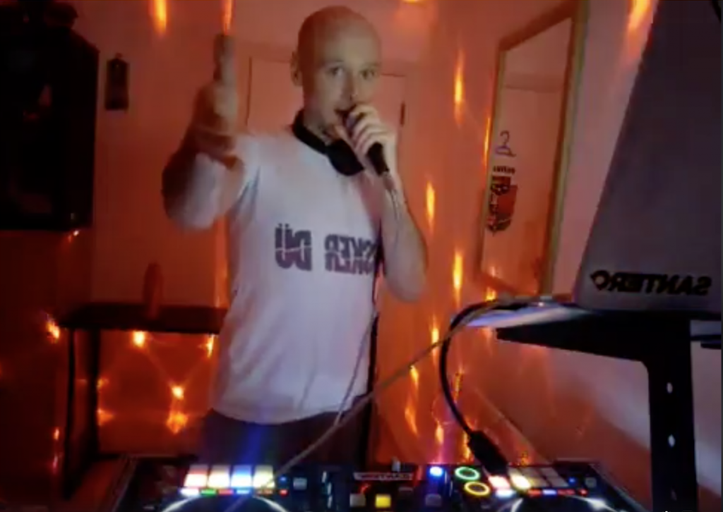 3 Examples of Livestreaming DJ Set-Ups - Heavy Hits